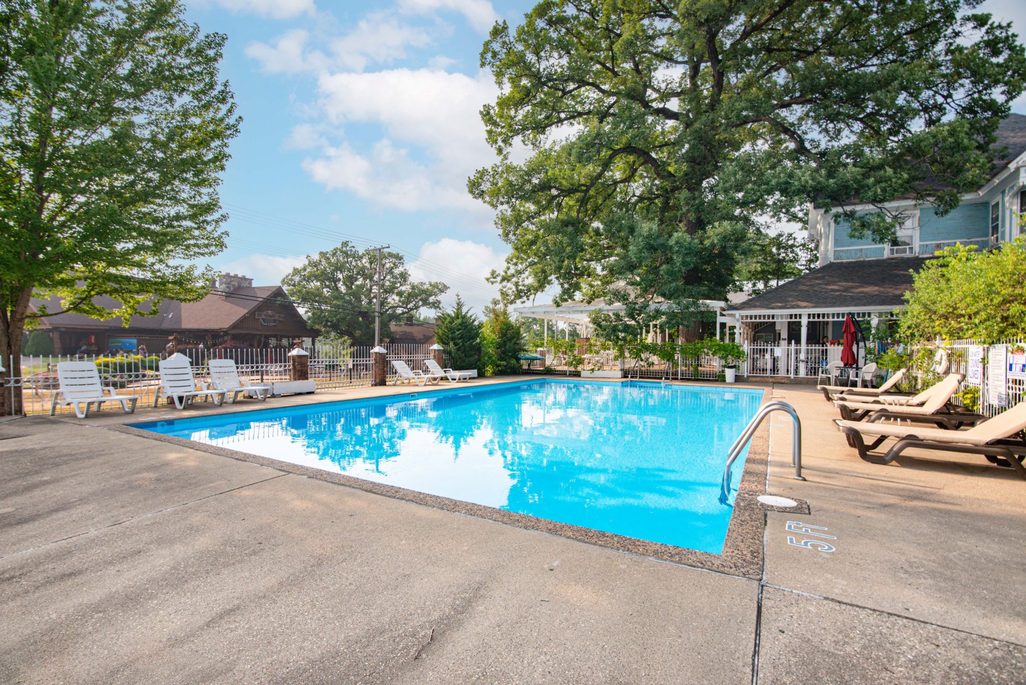 Main Page - White Rose Inns & Motel